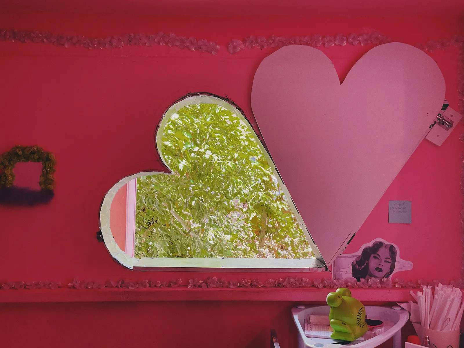 Loverbar, Cüirtopia e le crepe del Borikén - Webzine semestrale di ...